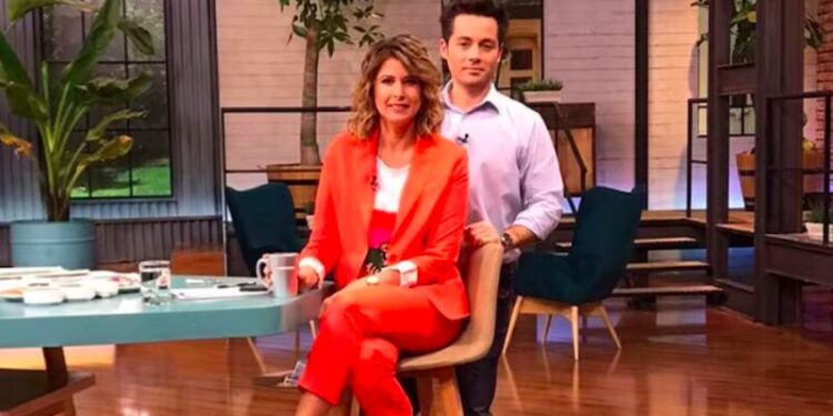 Humberto Sichel sorprende a Maca Pizarro con propuesta en vivo